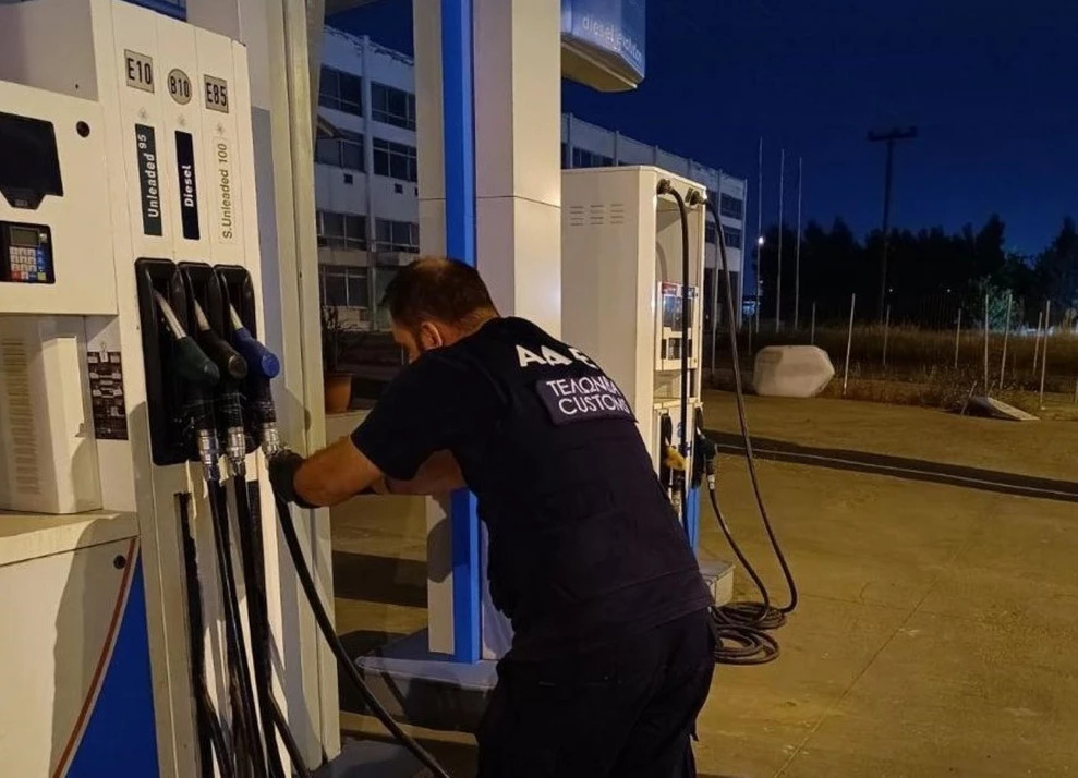 Η ΑΑΔΕ «ΒΑΖΕΙ ΛΟΥΚΕΤΟ» σε πέντε πρατήρια καυσίμων - Voice News