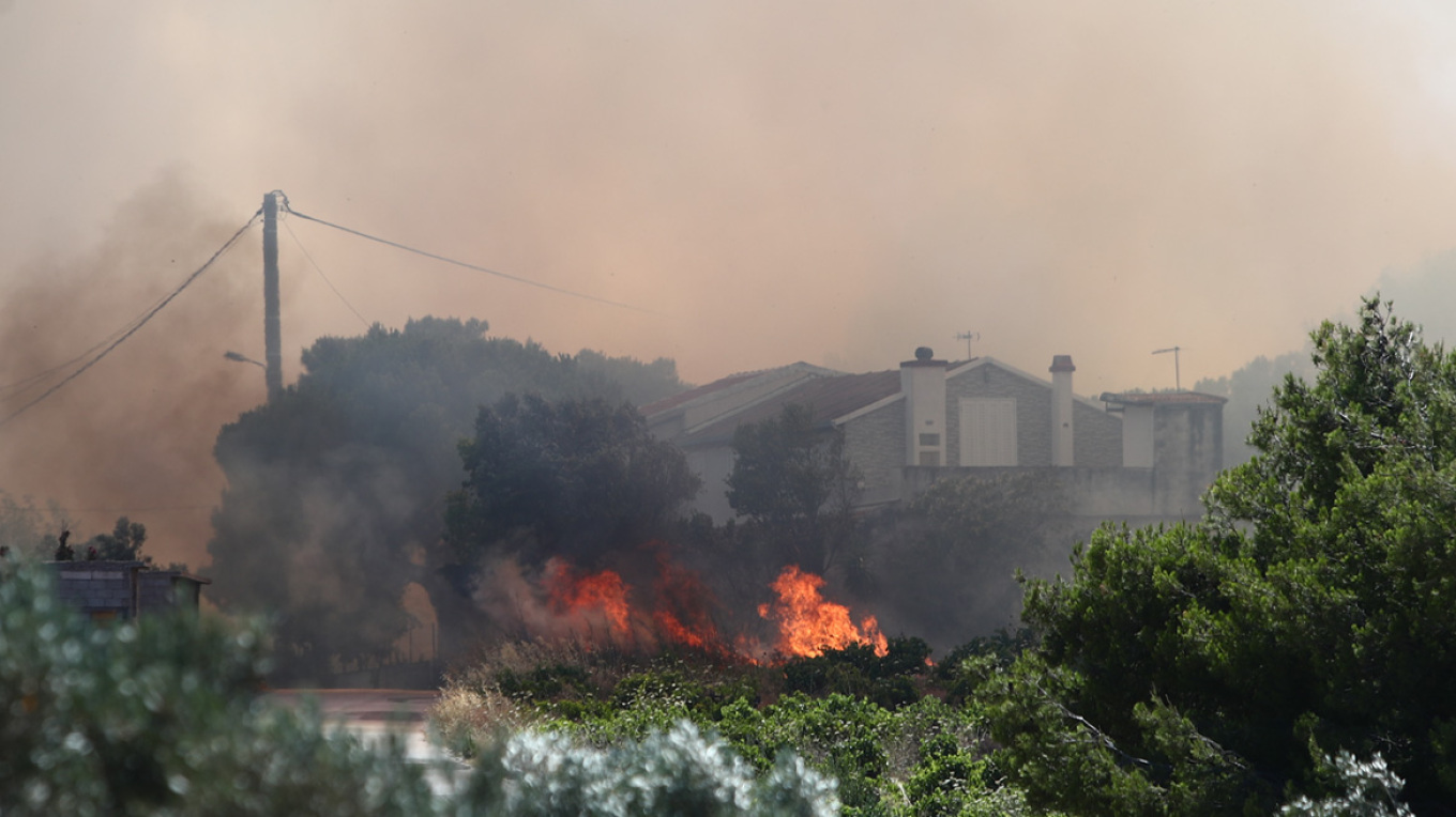 «ΜΕΓΑΛΗ» ΠΥΡΚΑΓΙΑ στη Ραφήνα - Μήνυμα του 112 για «ΕΚΚΕΝΩΣΕΙΣ» - Voice News